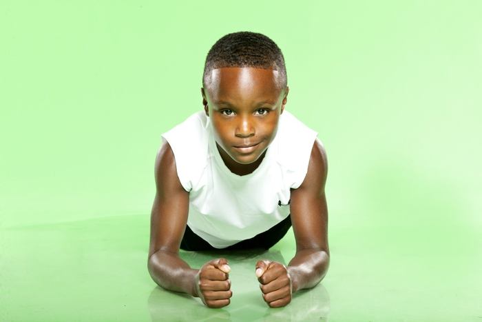 Desetiletý fitness guru: Amerika po něm šílí. Podívejte se, jak cvičí ...